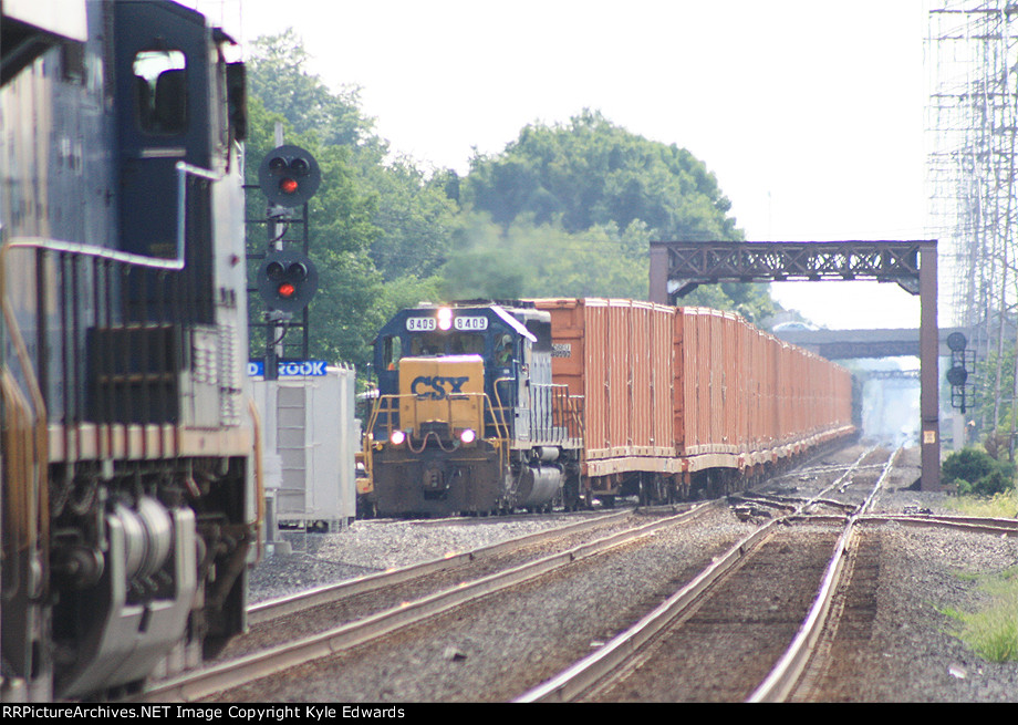CSX SD40-2 #8409 on Q706-31